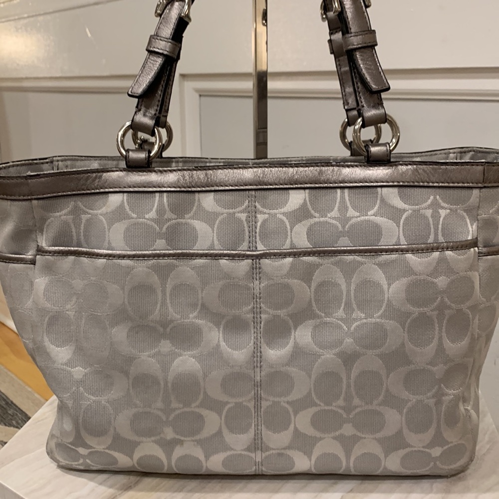 Coach Signature Logo Tote - Gem